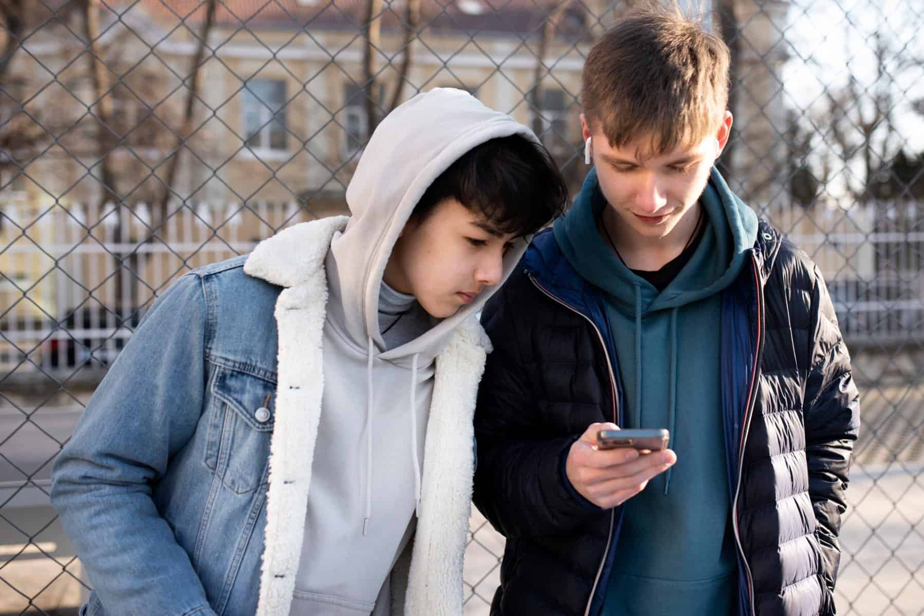 Meta richiede verifica dell'età per i social media negli app store - MRW.it